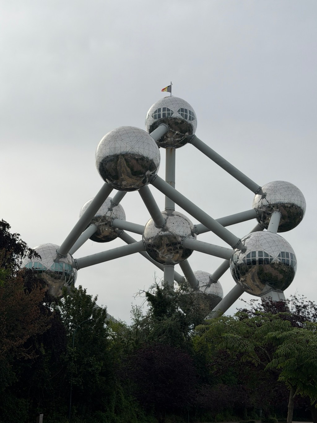 Atomium – Jen and Dave: Adventuring